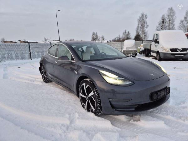 Grey Tesla Model 3 2019 in Kaunas, with an engine capacity of 0.00 L and mileage of 180 thousand km for 12300 €, photo 5 on AUTOMOTO.COM.LV