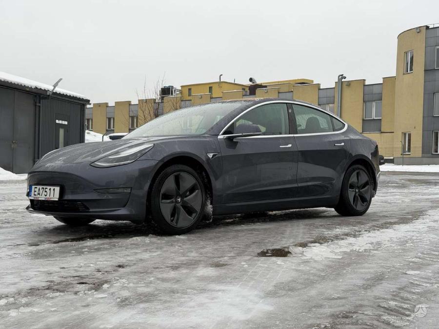 Grey Tesla Model 3 2019 in Vilnius, with an engine capacity of 0.00 L and mileage of 141 thousand km for 21780 €, photo 1 on AUTOMOTO.COM.LV