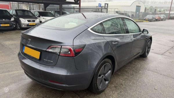 Grey Tesla Model 3 2019 in Kaunas, with an engine capacity of 0.00 L and mileage of 194 thousand km for 12584 €, photo 3 on AUTOMOTO.COM.LV