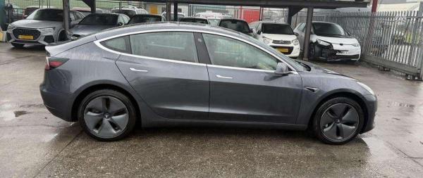 Grey Tesla Model 3 2019 in Kaunas, with an engine capacity of 0.00 L and mileage of 194 thousand km for 12584 €, photo 7 on AUTOMOTO.COM.LV