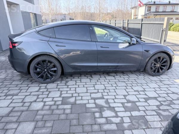 Grey Tesla Model 3 2019 in Riga, with an engine capacity of 0.00 L and mileage of 70 thousand km for 23500 €, photo 3 on AUTOMOTO.COM.LV