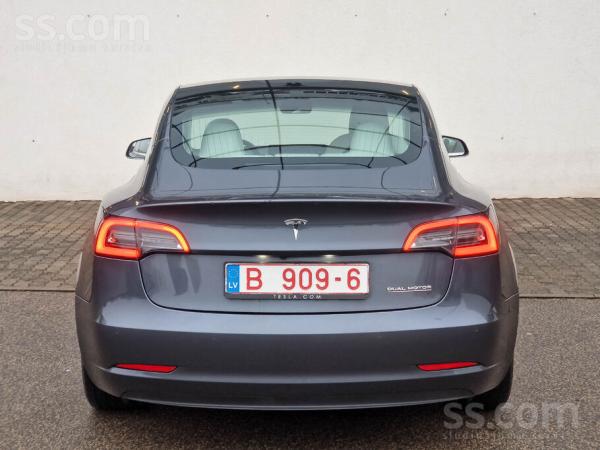 Grey Tesla Model 3 2020 in Riga, with an engine capacity of 0.00 L and mileage of 135 thousand km for 23555 €, photo 7 on AUTOMOTO.COM.LV