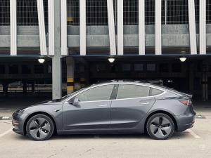 Pelēks Tesla Model 3 2020 Viļņa, ar dzinēja tilpumu 0.00 L un nobraukumu 102 tūkst. km par 17300 €, foto  vietnē AUTOMOTO.COM.LV