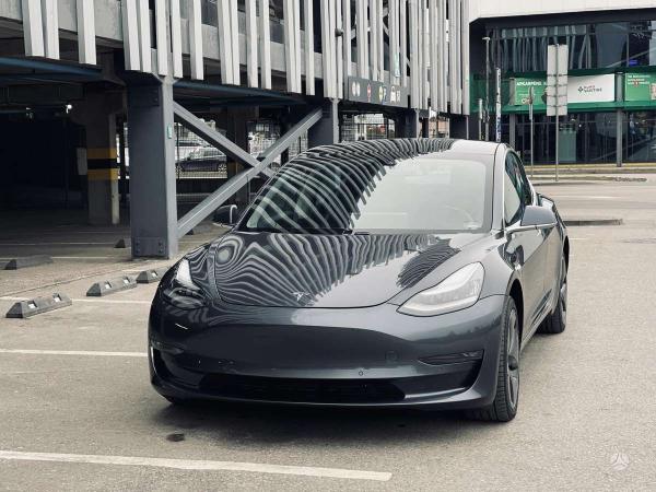 Grey Tesla Model 3 2020 in Vilnius, with an engine capacity of 0.00 L and mileage of 102 thousand km for 17300 €, photo 3 on AUTOMOTO.COM.LV