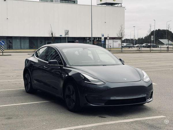 Grey Tesla Model 3 2020 in Vilnius, with an engine capacity of 0.00 L and mileage of 102 thousand km for 17300 €, photo 4 on AUTOMOTO.COM.LV