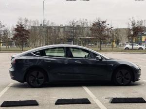 Pelēks Tesla Model 3 2020 Viļņa, ar dzinēja tilpumu 0.00 L un nobraukumu 102 tūkst. km par 17300 €, foto 5 vietnē AUTOMOTO.COM.LV