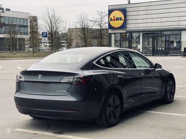 Grey Tesla Model 3 2020 in Vilnius, with an engine capacity of 0.00 L and mileage of 102 thousand km for 17300 €, photo 7 on AUTOMOTO.COM.LV