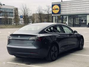 Pelēks Tesla Model 3 2020 Viļņa, ar dzinēja tilpumu 0.00 L un nobraukumu 102 tūkst. km par 17300 €, foto 7 vietnē AUTOMOTO.COM.LV