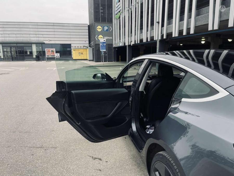 Pelēks Tesla Model 3 2020 Viļņa, ar dzinēja tilpumu 0.00 L un nobraukumu 102 tūkst. km par 17300 €, foto 16 vietnē AUTOMOTO.COM.LV