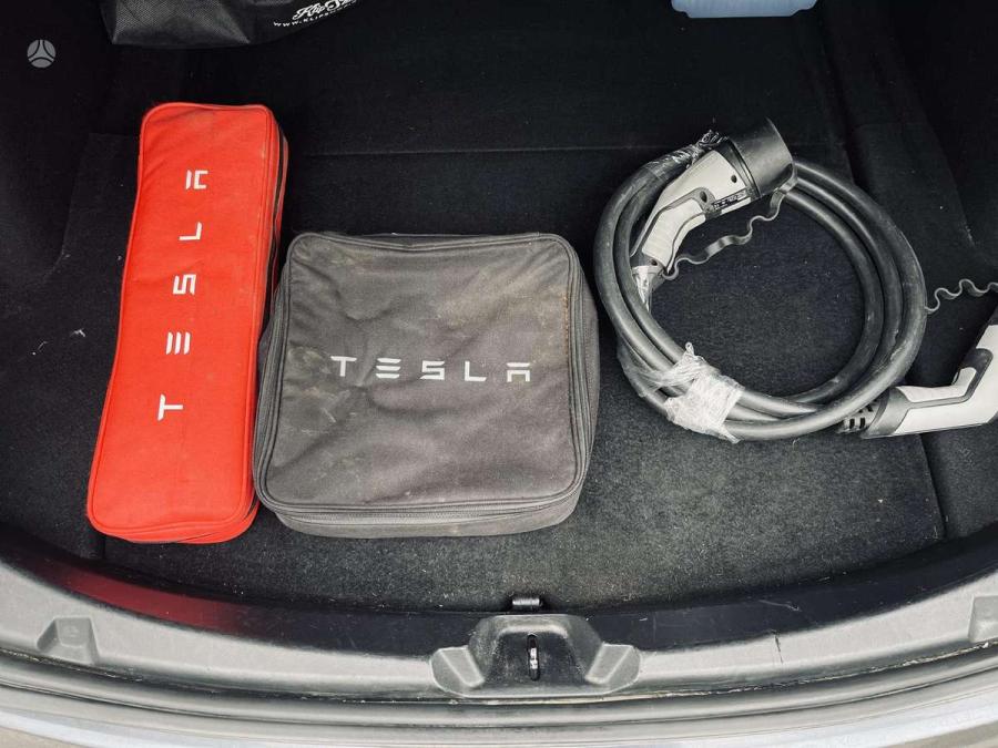 Pelēks Tesla Model 3 2020 Viļņa, ar dzinēja tilpumu 0.00 L un nobraukumu 102 tūkst. km par 17300 €, foto 23 vietnē AUTOMOTO.COM.LV