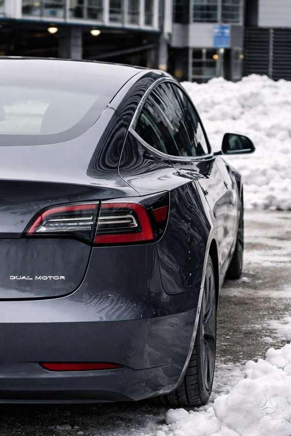 Pelēks Tesla Model 3 2020 Viļņa, ar dzinēja tilpumu 0.00 L un nobraukumu 102 tūkst. km par 15300 €, foto 1 vietnē AUTOMOTO.COM.LV