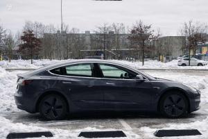 Grey Tesla Model 3 2020 in Vilnius, with an engine capacity of 0.00 L and mileage of 102 thousand km for 15300 €, photo 5 on AUTOMOTO.COM.LV