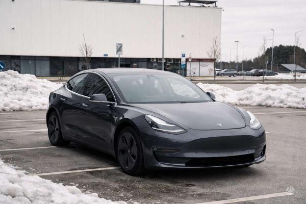 Grey Tesla Model 3 2020 in Vilnius, with an engine capacity of 0.00 L and mileage of 102 thousand km for 15300 €, photo 7 on AUTOMOTO.COM.LV