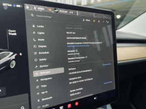 Grey Tesla Model 3 2020 in Vilnius, with an engine capacity of 0.00 L and mileage of 102 thousand km for 15300 €, photo 16 on AUTOMOTO.COM.LV