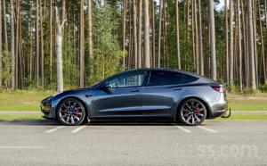 Grey Tesla Model 3 2020 in Riga, with an engine capacity of 0.00 L and mileage of 127 thousand km for 21990 €, photo 5 on AUTOMOTO.COM.LV
