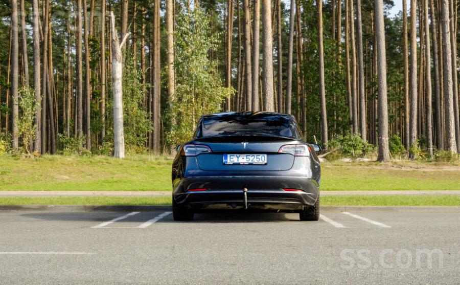 Grey Tesla Model 3 2020 in Riga, with an engine capacity of 0.00 L and mileage of 127 thousand km for 21990 €, photo 7 on AUTOMOTO.COM.LV