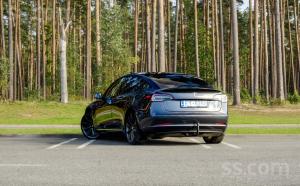 Grey Tesla Model 3 2020 in Riga, with an engine capacity of 0.00 L and mileage of 127 thousand km for 21990 €, photo 8 on AUTOMOTO.COM.LV