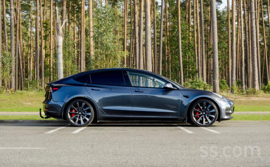 Grey Tesla Model 3 2020 in Riga, with an engine capacity of 0.00 L and mileage of 127 thousand km for 21990 €, photo 9 on AUTOMOTO.COM.LV