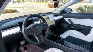 Grey Tesla Model 3 2020 in Riga, with an engine capacity of 0.00 L and mileage of 127 thousand km for 21990 €, photo 10 on AUTOMOTO.COM.LV