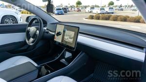 Grey Tesla Model 3 2020 in Riga, with an engine capacity of 0.00 L and mileage of 127 thousand km for 21990 €, photo 11 on AUTOMOTO.COM.LV