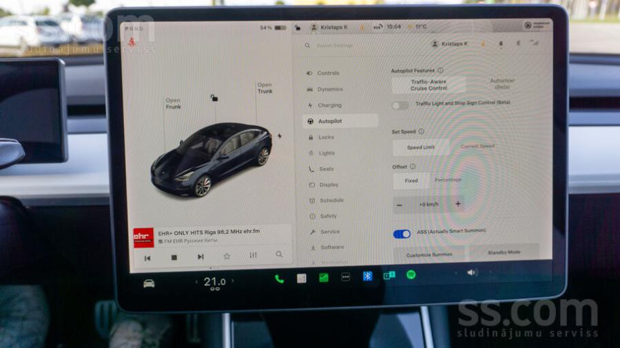 Grey Tesla Model 3 2020 in Riga, with an engine capacity of 0.00 L and mileage of 127 thousand km for 21990 €, photo 18 on AUTOMOTO.COM.LV
