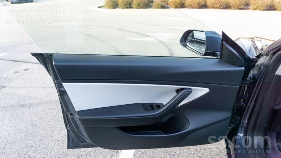 Grey Tesla Model 3 2020 in Riga, with an engine capacity of 0.00 L and mileage of 127 thousand km for 21990 €, photo 24 on AUTOMOTO.COM.LV