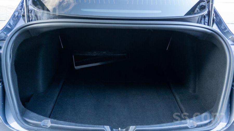 Grey Tesla Model 3 2020 in Riga, with an engine capacity of 0.00 L and mileage of 127 thousand km for 21990 €, photo 29 on AUTOMOTO.COM.LV