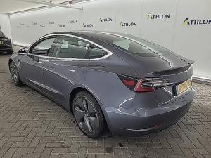 Grey Tesla Model 3 2020 in Riga, with an engine capacity of 0.00 L and mileage of 88 thousand km for 17155 €, photo 4 on AUTOMOTO.COM.LV