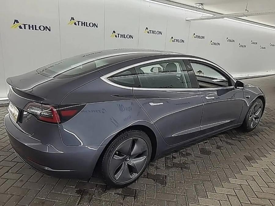 Grey Tesla Model 3 2020 in Riga, with an engine capacity of 0.00 L and mileage of 88 thousand km for 17155 €, photo 5 on AUTOMOTO.COM.LV