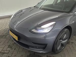 Grey Tesla Model 3 2020 in Riga, with an engine capacity of 0.00 L and mileage of 88 thousand km for 17155 €, photo 6 on AUTOMOTO.COM.LV