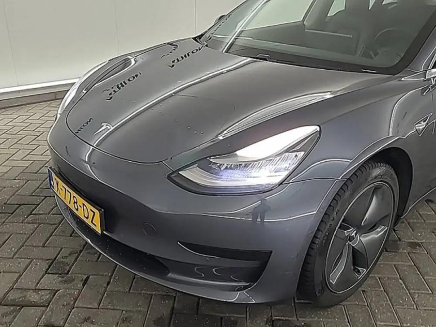 Grey Tesla Model 3 2020 in Riga, with an engine capacity of 0.00 L and mileage of 88 thousand km for 17155 €, photo 6 on AUTOMOTO.COM.LV