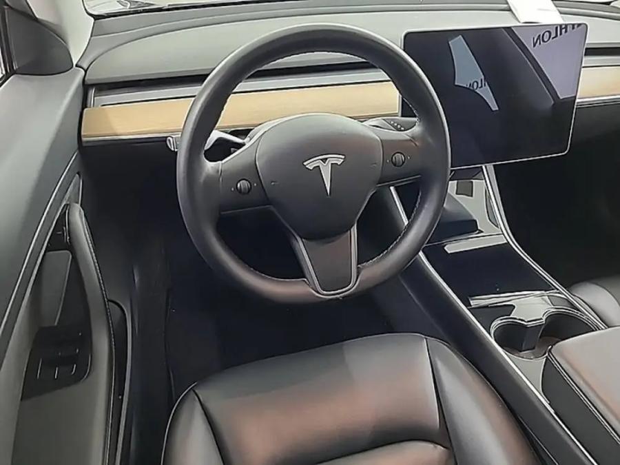 Grey Tesla Model 3 2020 in Riga, with an engine capacity of 0.00 L and mileage of 88 thousand km for 17155 €, photo 8 on AUTOMOTO.COM.LV