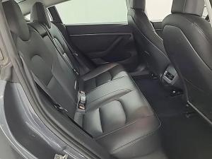 Grey Tesla Model 3 2020 in Riga, with an engine capacity of 0.00 L and mileage of 88 thousand km for 17155 €, photo 10 on AUTOMOTO.COM.LV