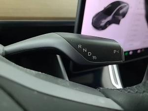 Grey Tesla Model 3 2020 in Riga, with an engine capacity of 0.00 L and mileage of 88 thousand km for 17155 €, photo 13 on AUTOMOTO.COM.LV