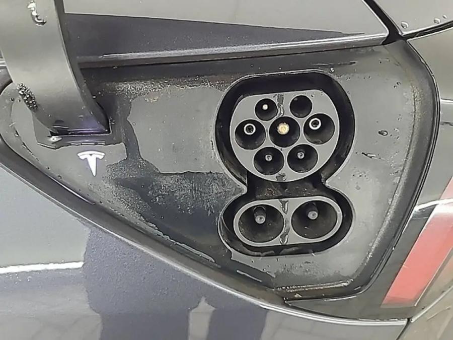 Grey Tesla Model 3 2020 in Riga, with an engine capacity of 0.00 L and mileage of 88 thousand km for 17155 €, photo 16 on AUTOMOTO.COM.LV