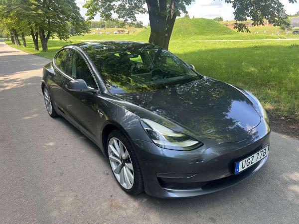 Grey Tesla Model 3 2020 in Kaunas, with an engine capacity of 0.00 L and mileage of 300 thousand km for 10450 €, photo 2 on AUTOMOTO.COM.LV