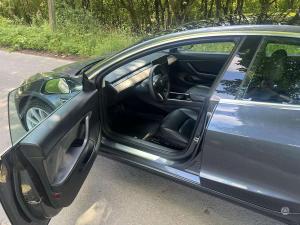 Pelēks Tesla Model 3 2020 Kauņa, ar dzinēja tilpumu 0.00 L un nobraukumu 300 tūkst. km par 10450 €, foto 7 vietnē AUTOMOTO.COM.LV
