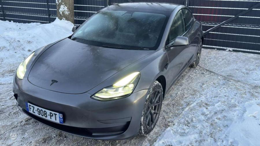 Pelēks Tesla Model 3 2021 Jonava, ar dzinēja tilpumu 0.00 L un nobraukumu 50 tūkst. km par 15650 €, foto 1 vietnē AUTOMOTO.COM.LV