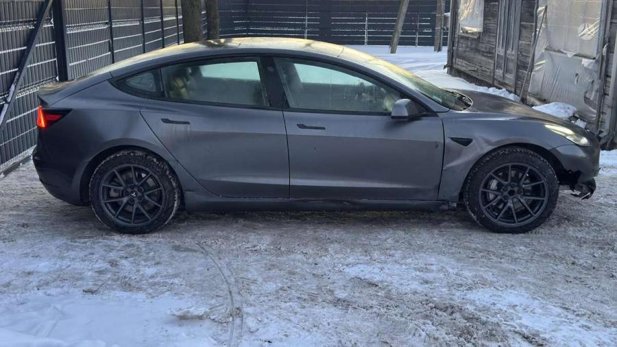 Pelēks Tesla Model 3 2021 Jonava, ar dzinēja tilpumu 0.00 L un nobraukumu 50 tūkst. km par 15650 €, foto 4 vietnē AUTOMOTO.COM.LV