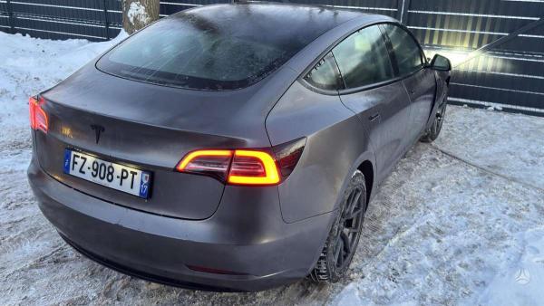 Grey Tesla Model 3 2021 in Jonava, with an engine capacity of 0.00 L and mileage of 50 thousand km for 15650 €, photo 5 on AUTOMOTO.COM.LV