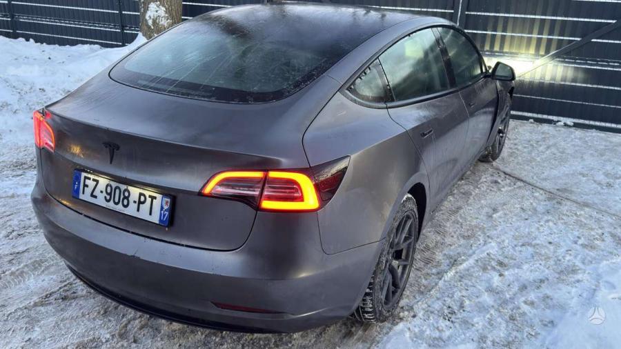 Pelēks Tesla Model 3 2021 Jonava, ar dzinēja tilpumu 0.00 L un nobraukumu 50 tūkst. km par 15650 €, foto 5 vietnē AUTOMOTO.COM.LV