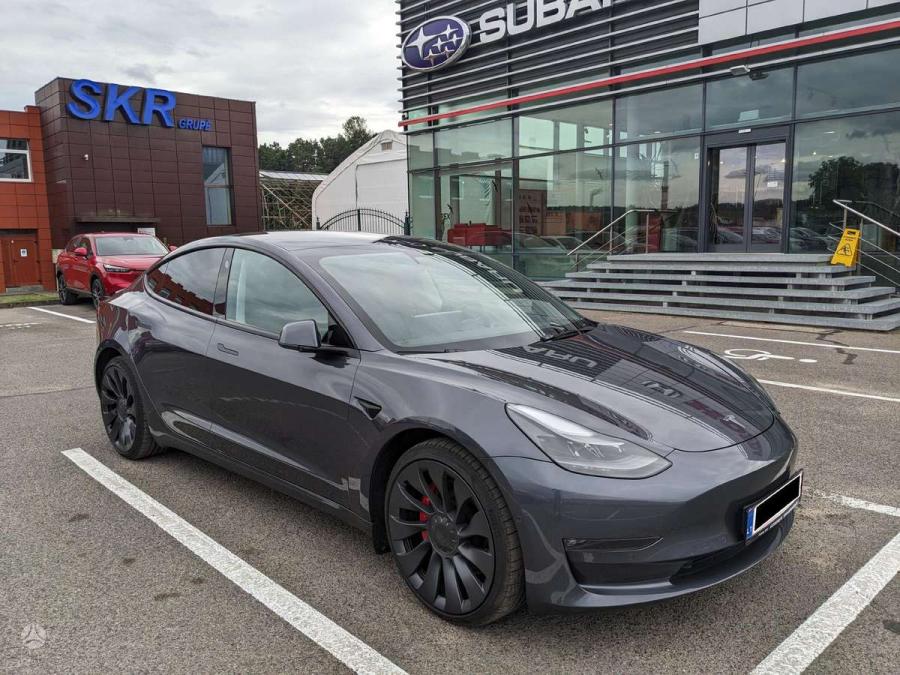 Grey Tesla Model 3 2021 in Vilnius, with an engine capacity of 0.00 L and mileage of 137 thousand km for 23700 €, photo 1 on AUTOMOTO.COM.LV