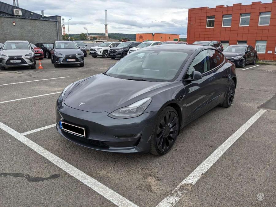 Grey Tesla Model 3 2021 in Vilnius, with an engine capacity of 0.00 L and mileage of 137 thousand km for 23700 €, photo 2 on AUTOMOTO.COM.LV