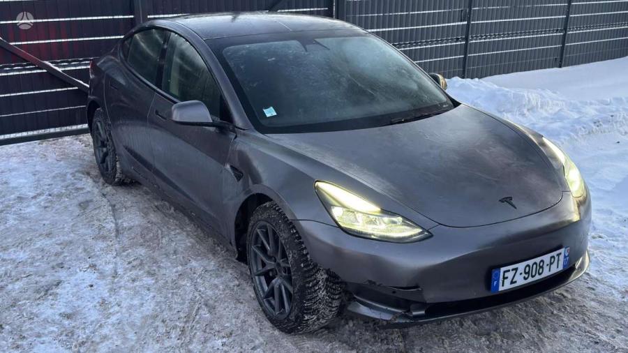 Grey Tesla Model 3 2021 in Jonava, with an engine capacity of 0.00 L and mileage of 50 thousand km for 14500 €, photo 3 on AUTOMOTO.COM.LV