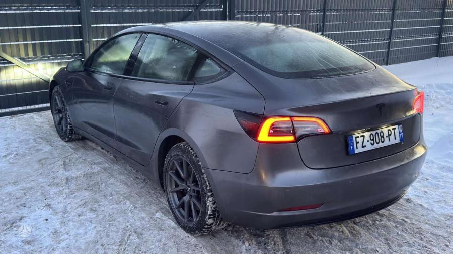 Grey Tesla Model 3 2021 in Jonava, with an engine capacity of 0.00 L and mileage of 50 thousand km for 14500 €, photo 7 on AUTOMOTO.COM.LV