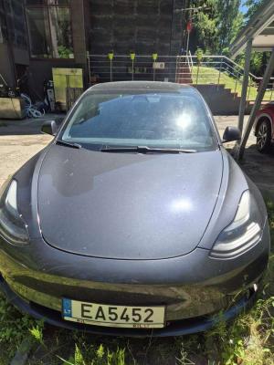 Grey Tesla Model 3 2021 in Vilnius, with an engine capacity of 0.00 L and mileage of 72 thousand km for 22000 €, photo 3 on AUTOMOTO.COM.LV