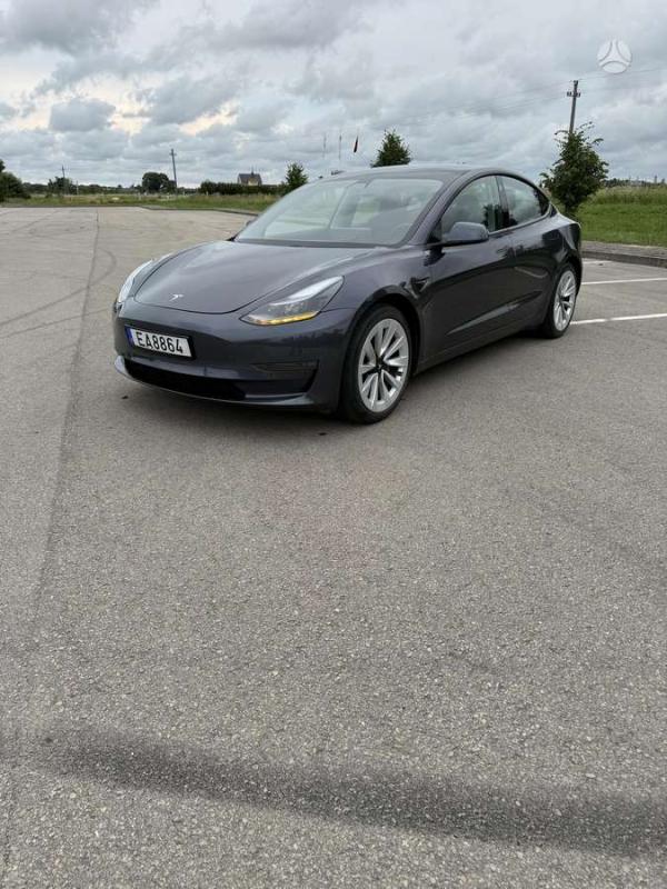 Grey Tesla Model 3 2021 in Klaipeda, with an engine capacity of 0.00 L and mileage of 46 thousand km for 18800 €, photo 1 on AUTOMOTO.COM.LV