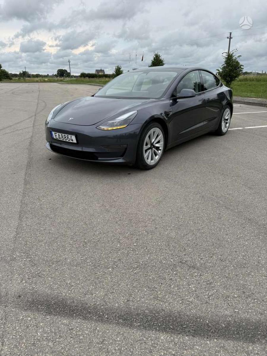 Grey Tesla Model 3 2021 in Klaipeda, with an engine capacity of 0.00 L and mileage of 46 thousand km for 18800 €, photo 1 on AUTOMOTO.COM.LV