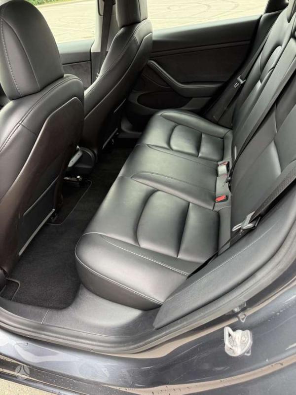 Grey Tesla Model 3 2021 in Klaipeda, with an engine capacity of 0.00 L and mileage of 46 thousand km for 18800 €, photo 5 on AUTOMOTO.COM.LV