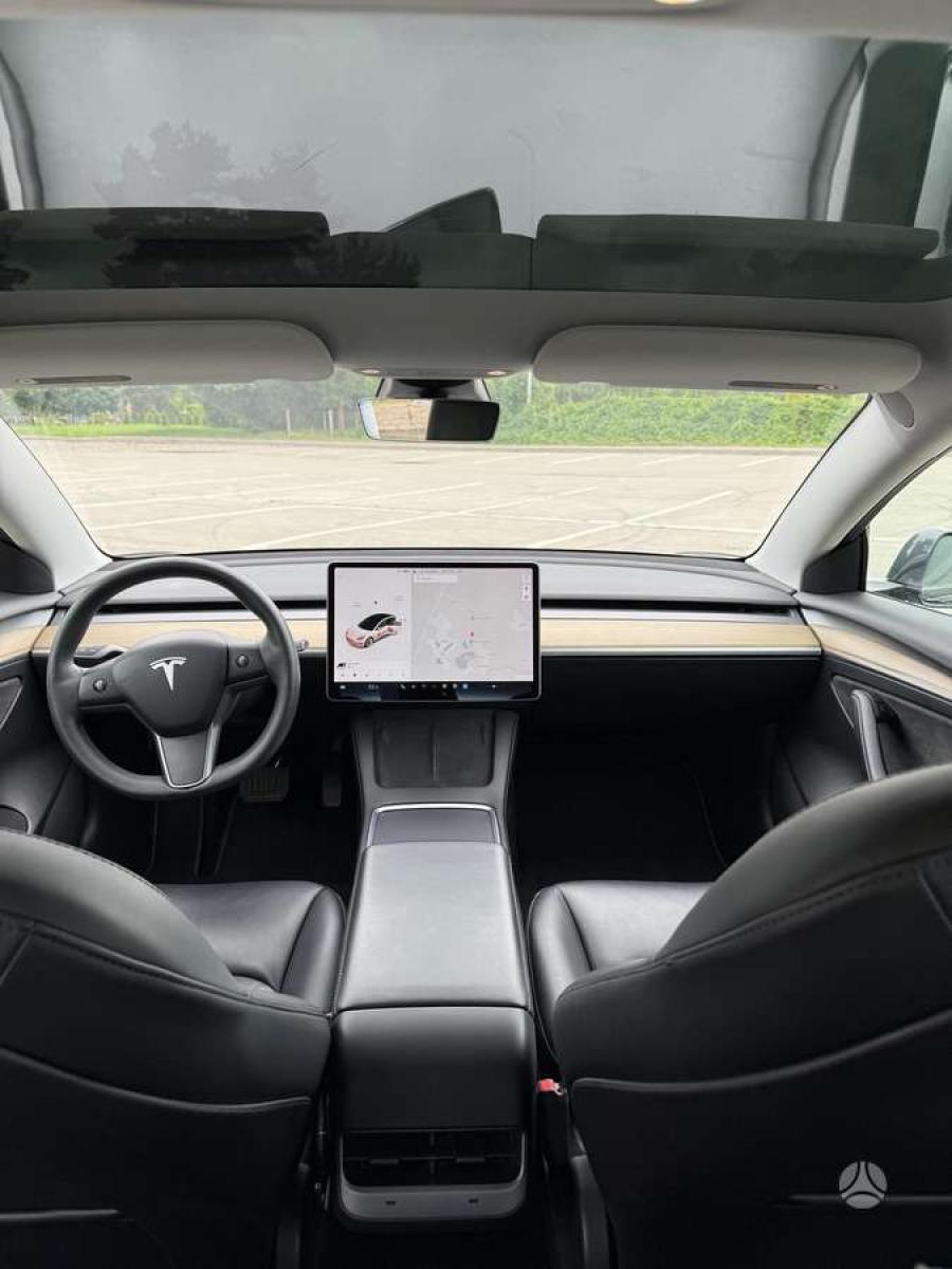Grey Tesla Model 3 2021 in Klaipeda, with an engine capacity of 0.00 L and mileage of 46 thousand km for 18800 €, photo 7 on AUTOMOTO.COM.LV